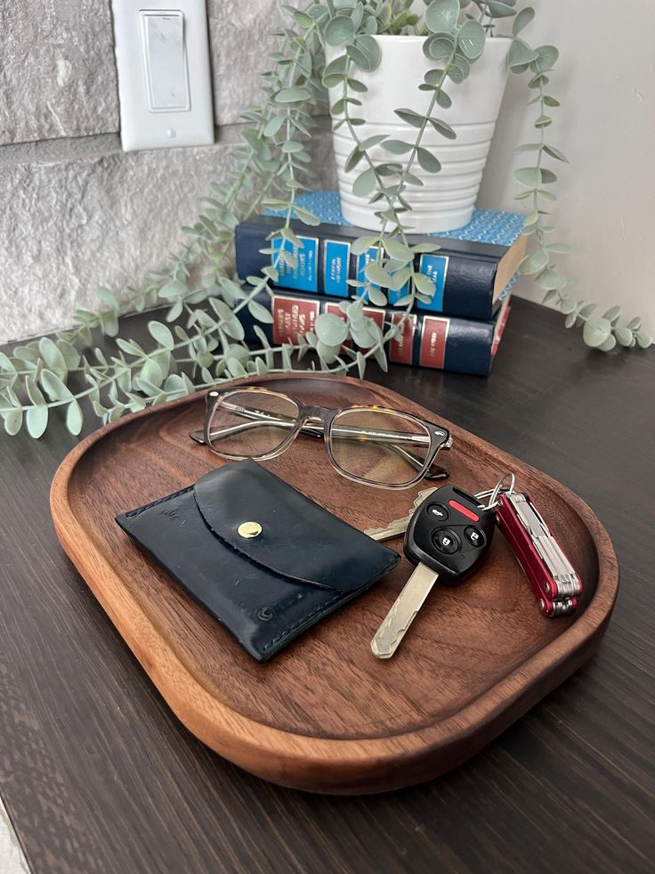 Entryway Decorative Tray Arrangement Ideas